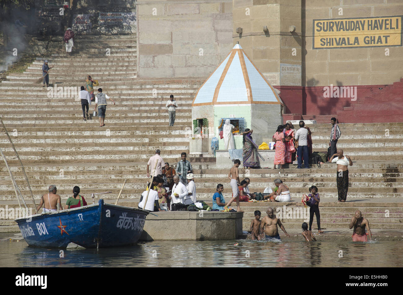 Benaras ghat hi-res stock photography and images - Alamy