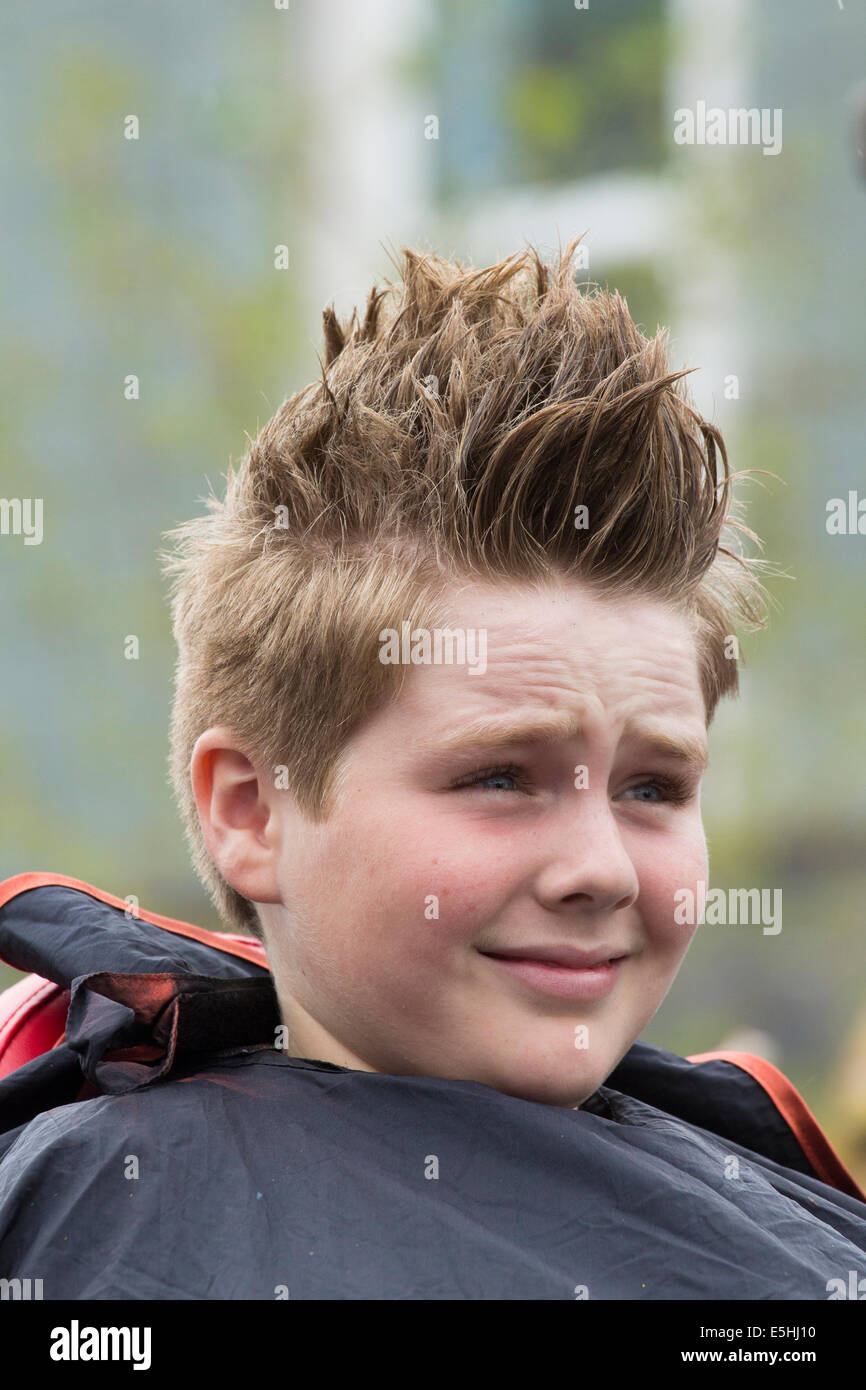 Artistic hairdressers street theatre performers hi-res stock ...