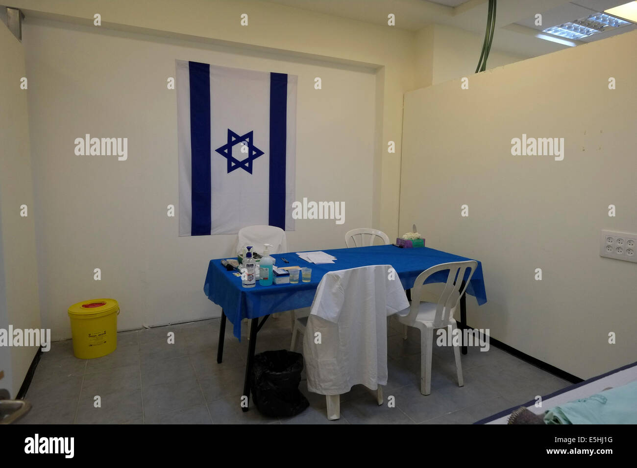 Erez Crossing, Israel. 1st Aug, 2014. The Israeli flag hanged inside ...