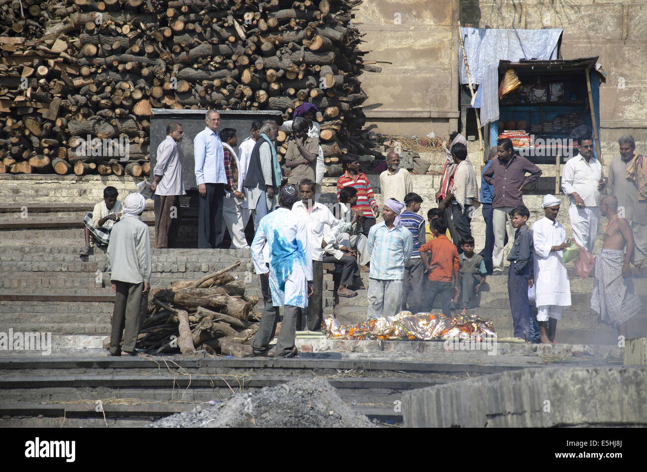 Hindu death rituals hi-res stock photography and images - Alamy