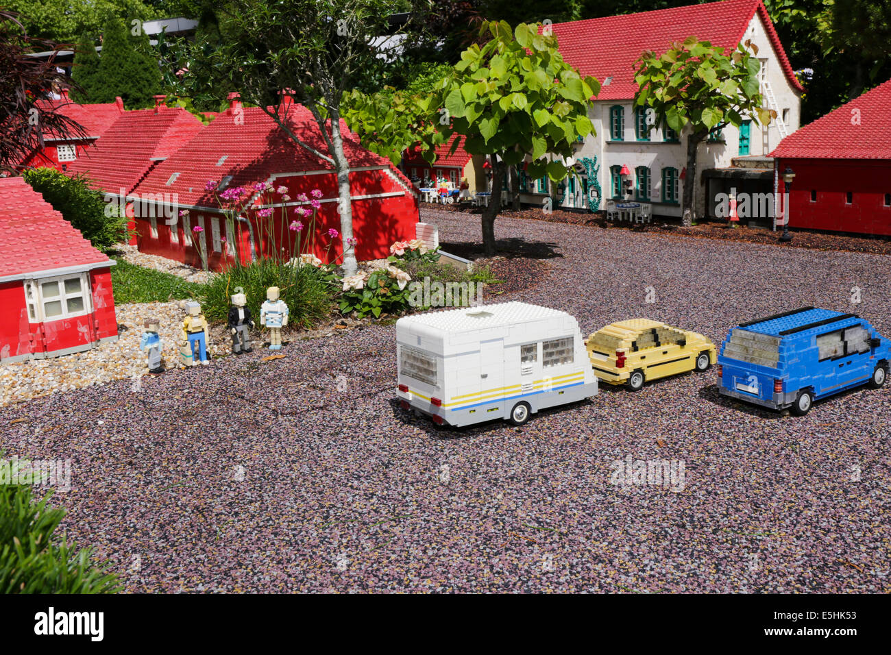 People cars on city square hi-res stock photography and images - Alamy