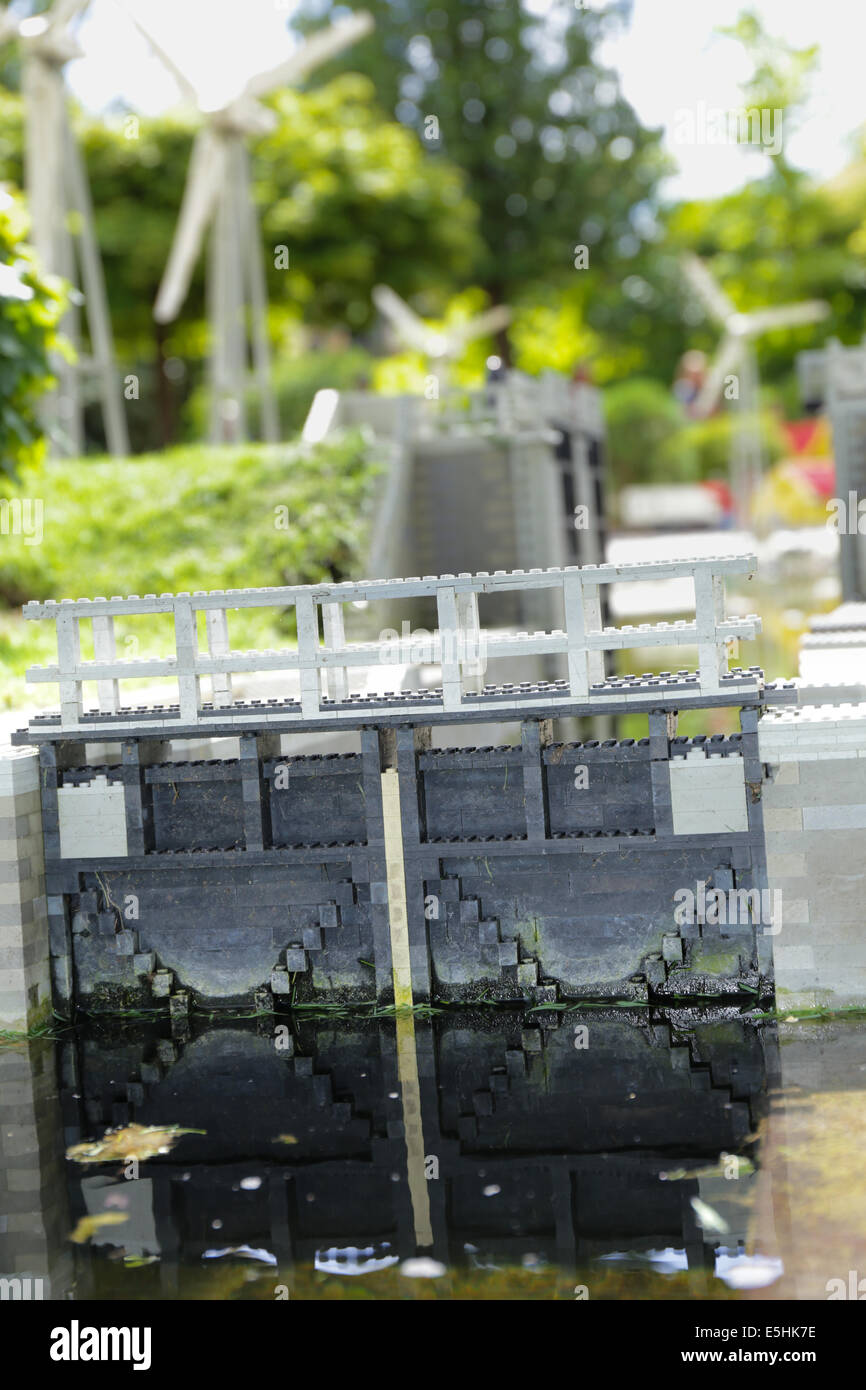 Plastic dam hi-res stock photography and images - Alamy