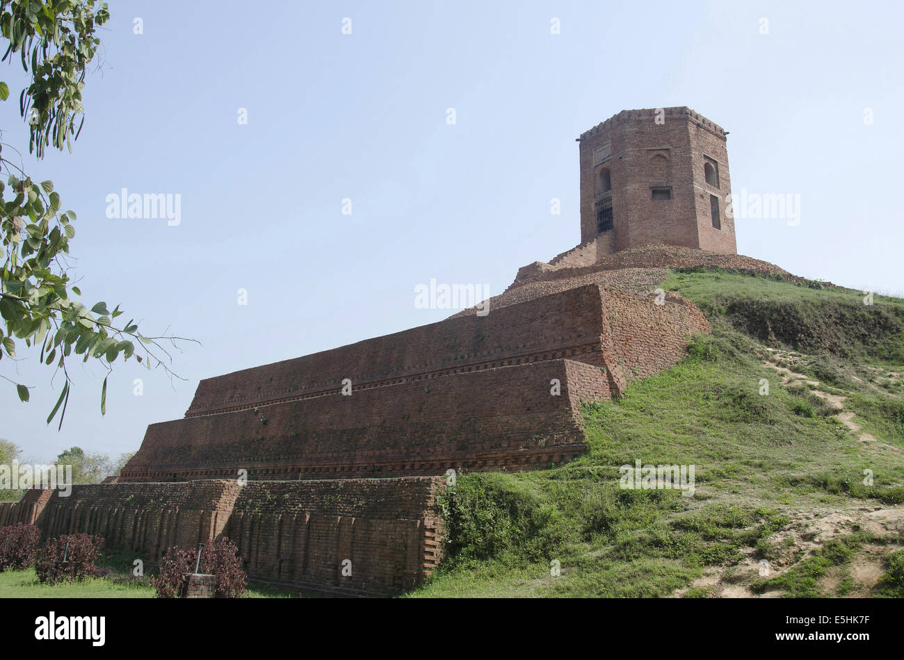 Chaukhandi Stupa. Sarnath, Uttar Pradesh, India Stock Photo - Alamy