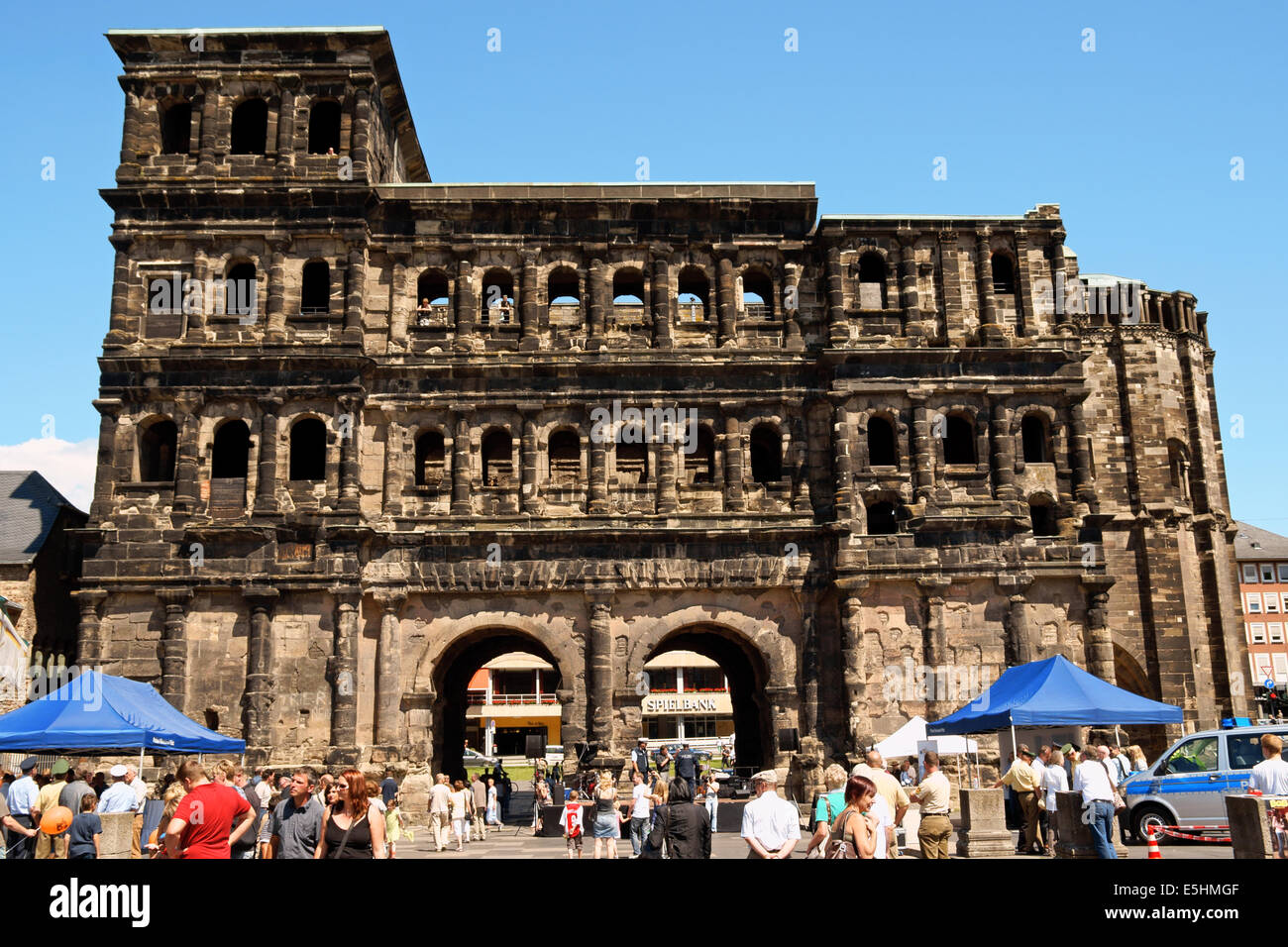 Roman city gate hi-res stock photography and images - Alamy