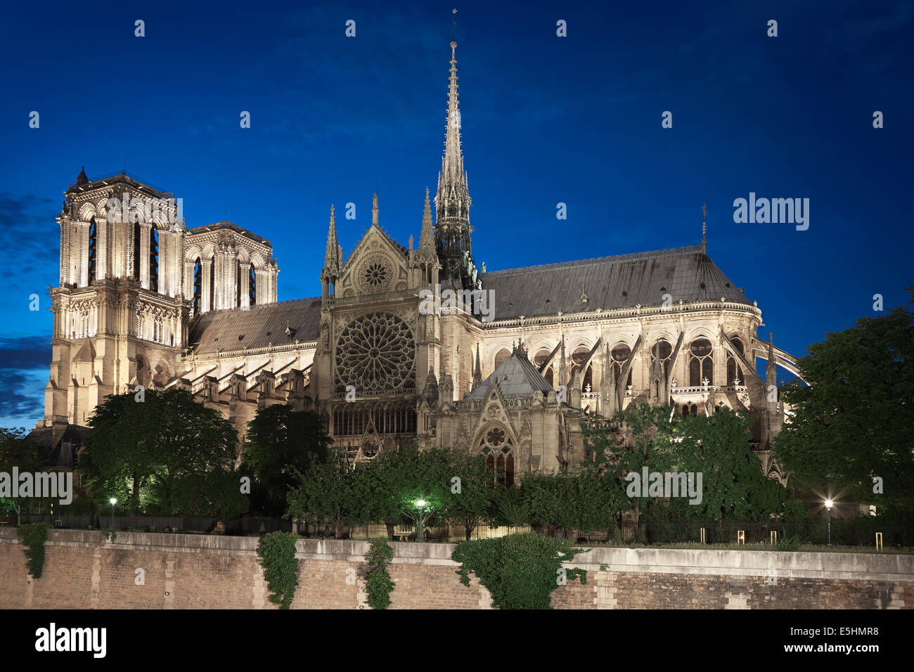 Notre Dame de Paris cathedral in France at night, side view Stock Photo ...