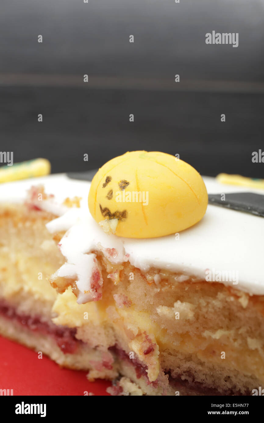 Cream cake face hi-res stock photography and images - Alamy