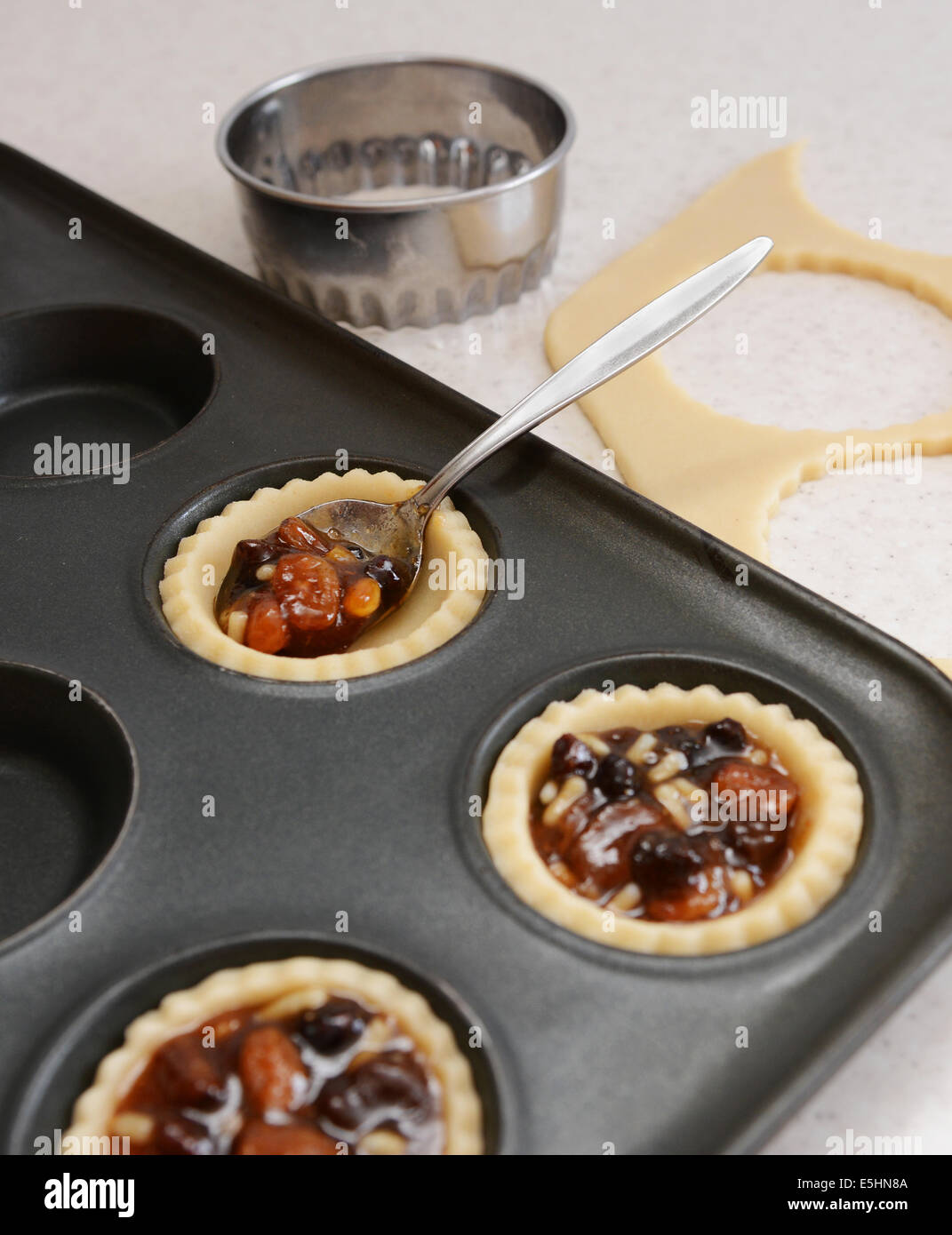 Filling pastry cases hi-res stock photography and images - Alamy