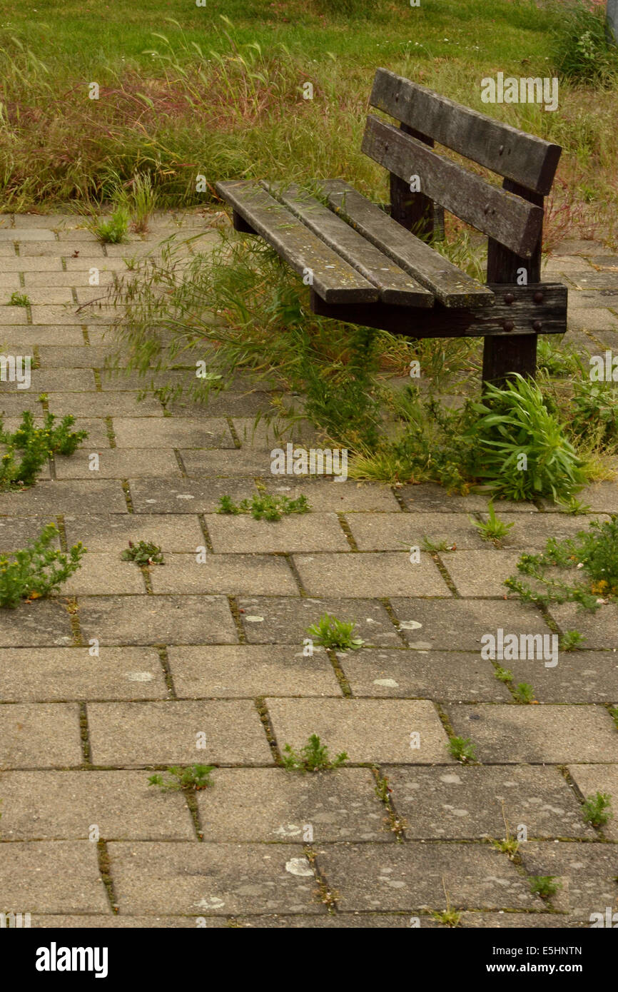 Bus stop bench hi-res stock photography and images - Alamy