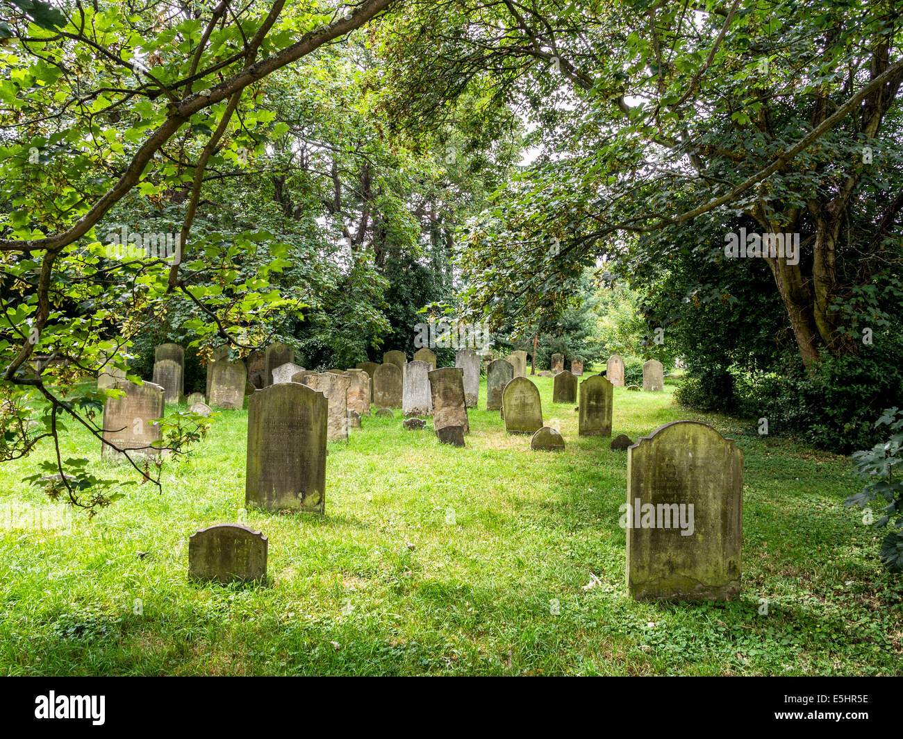 Grave tombstones old cemetery hi-res stock photography and images - Alamy