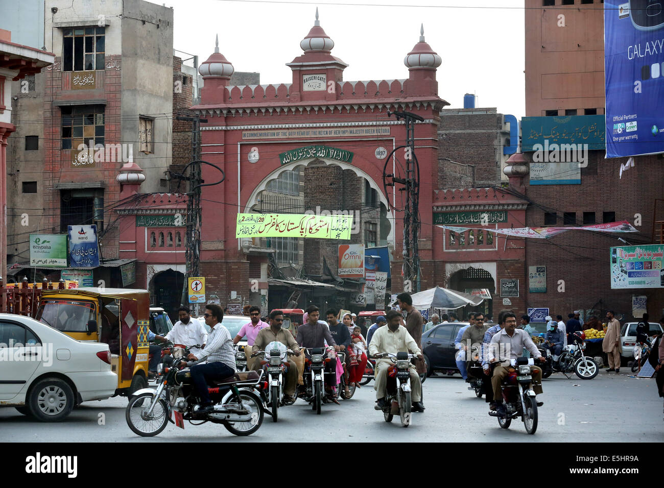 Kaiserigate (build 1897 to honor Queen Victoria) in Faisalabad ... Kaiserigate (build 1897 to honor Queen Victoria) in Faisalabad ...