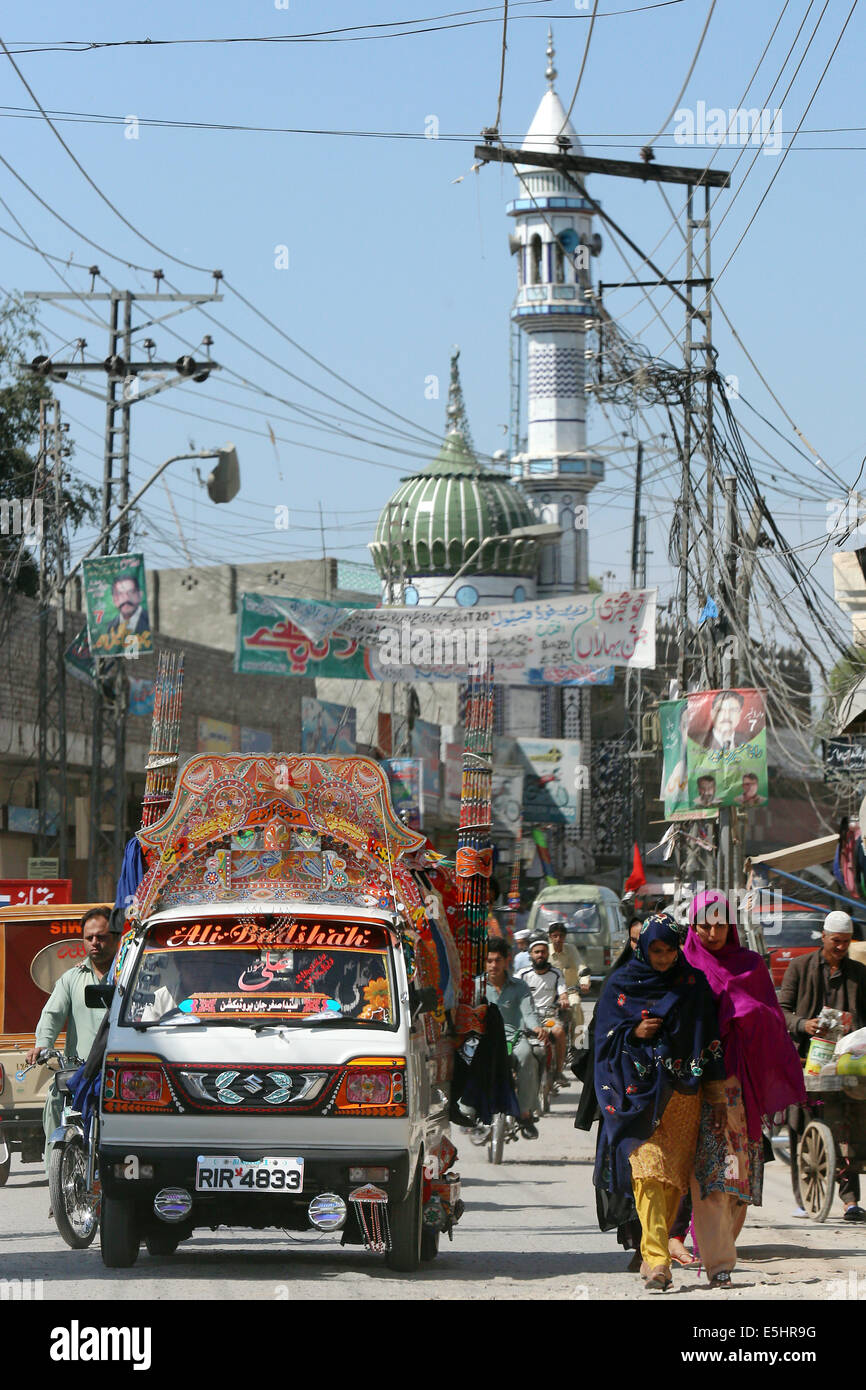 Pakistan bus passengers hi-res stock photography and images - Alamy