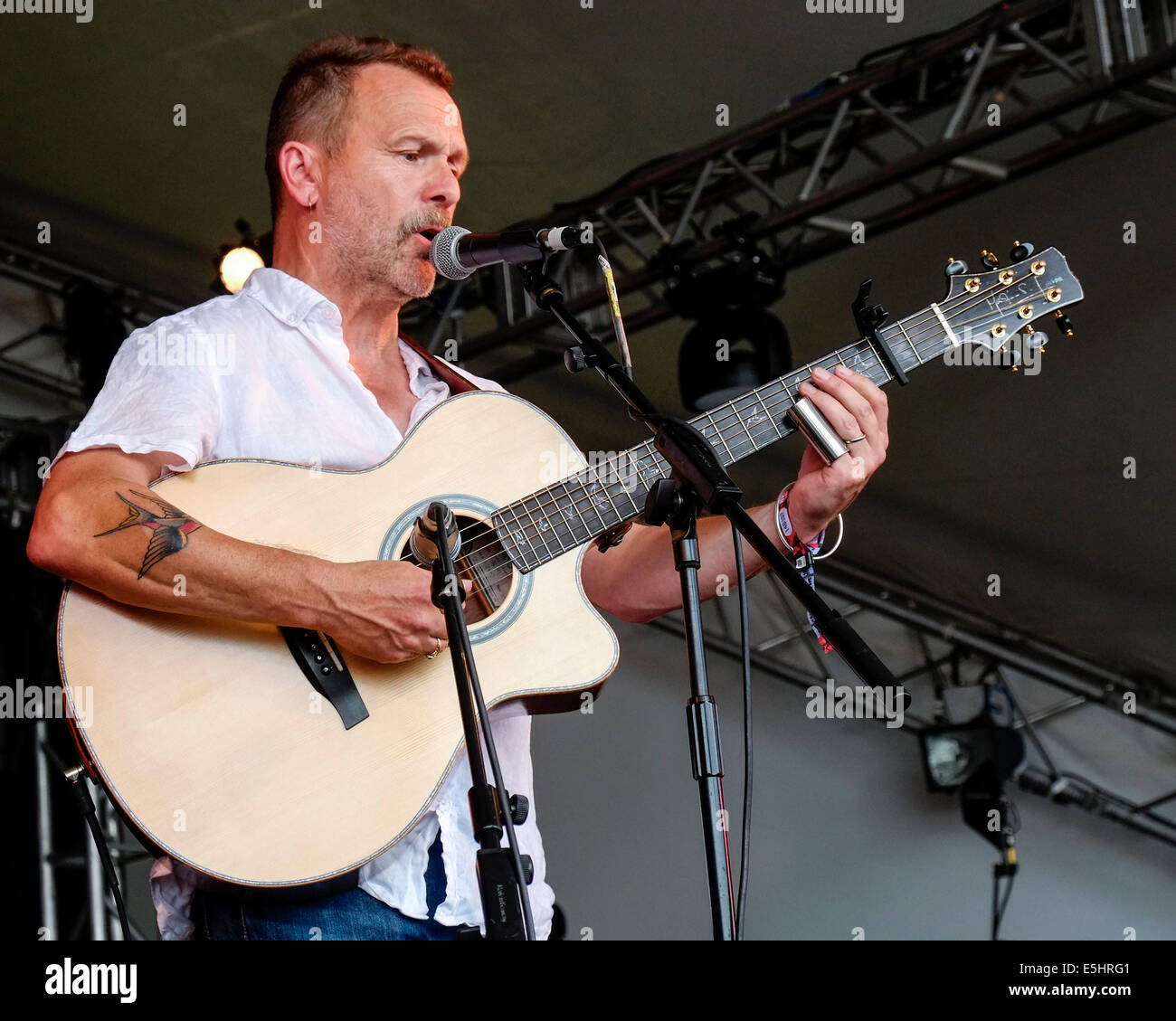 Martin simpson guitarist hi-res stock photography and images - Alamy