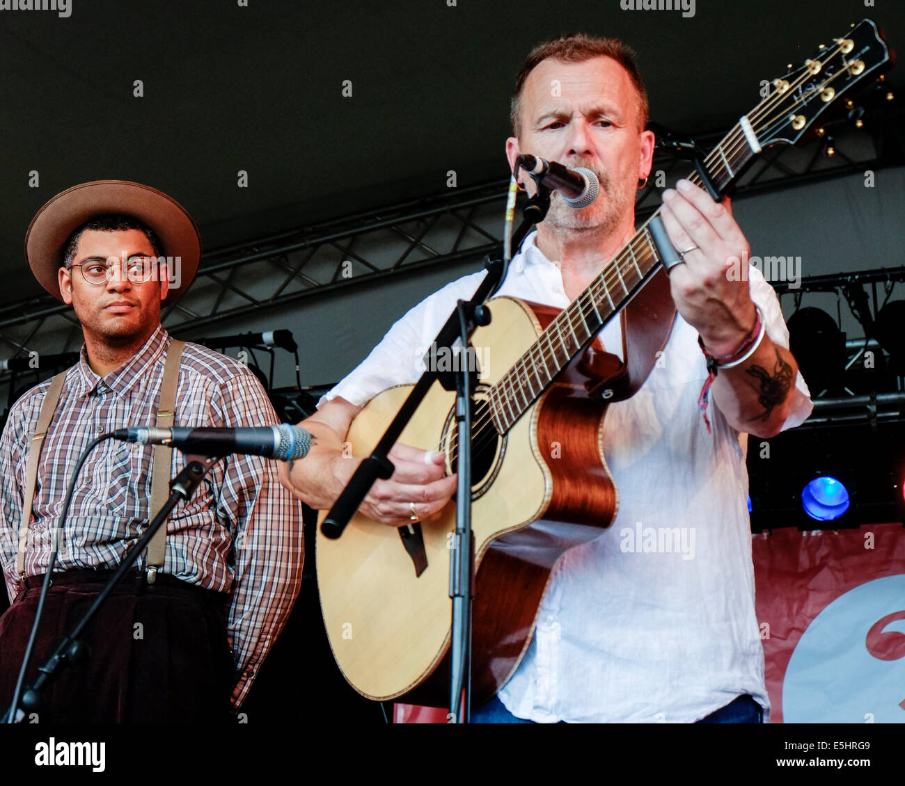 Martin simpson guitarist hi-res stock photography and images - Alamy