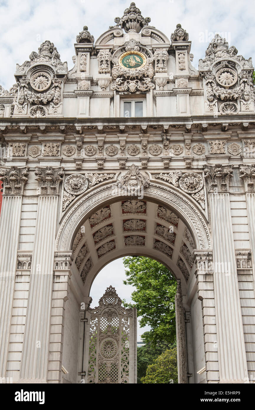 Detail of Ottoman architecture at Imperial Gate in Dolmabahce Palace ...