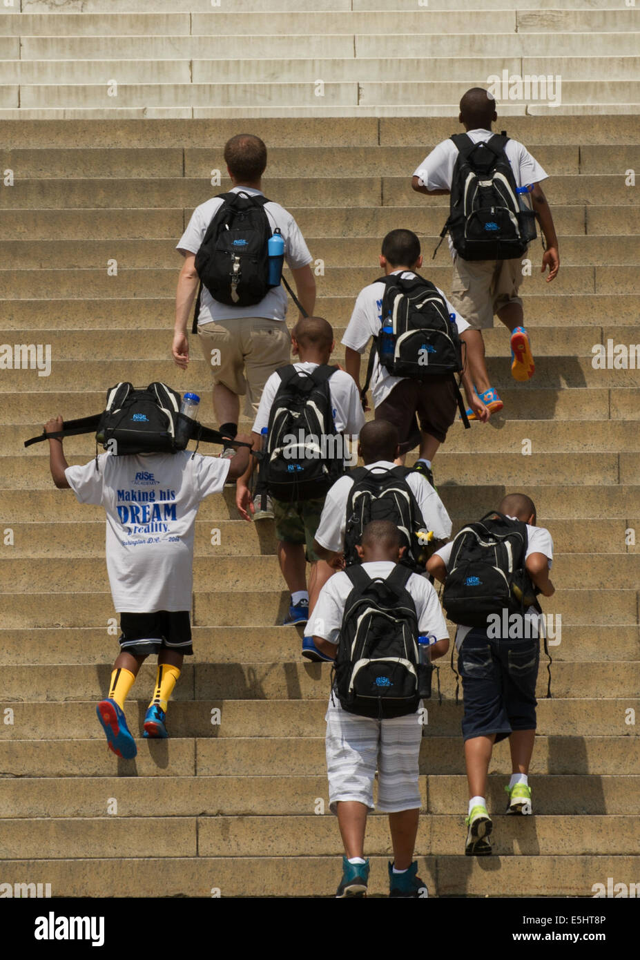 Children climb the steps of the Lincoln memorial June 18, 2014 ...
