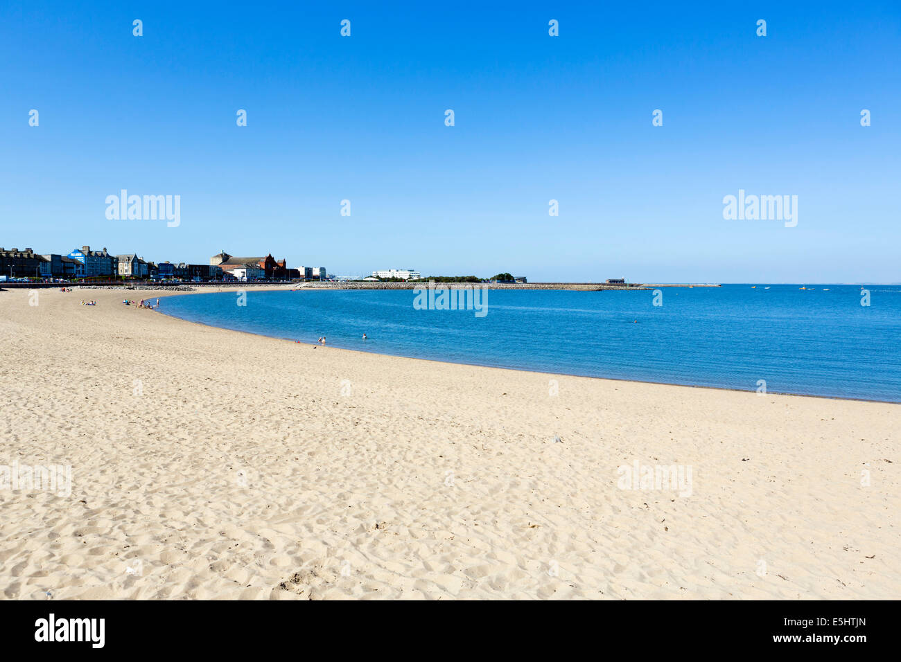 Morecambe beach sunny hi-res stock photography and images - Alamy