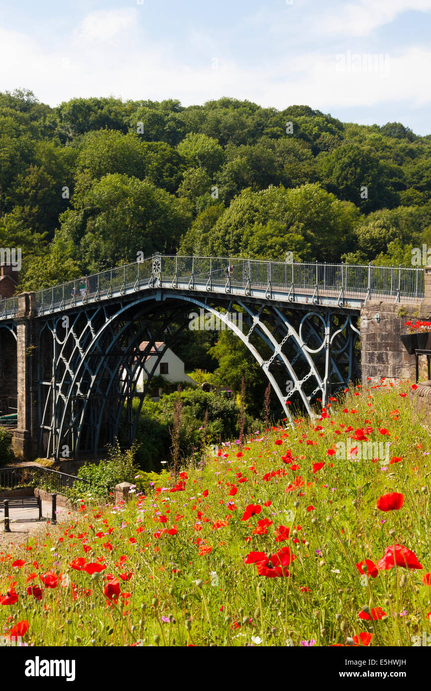 The Iron Bridge across the Severn Gorge at Ironbridge, Shropshire, UK ...