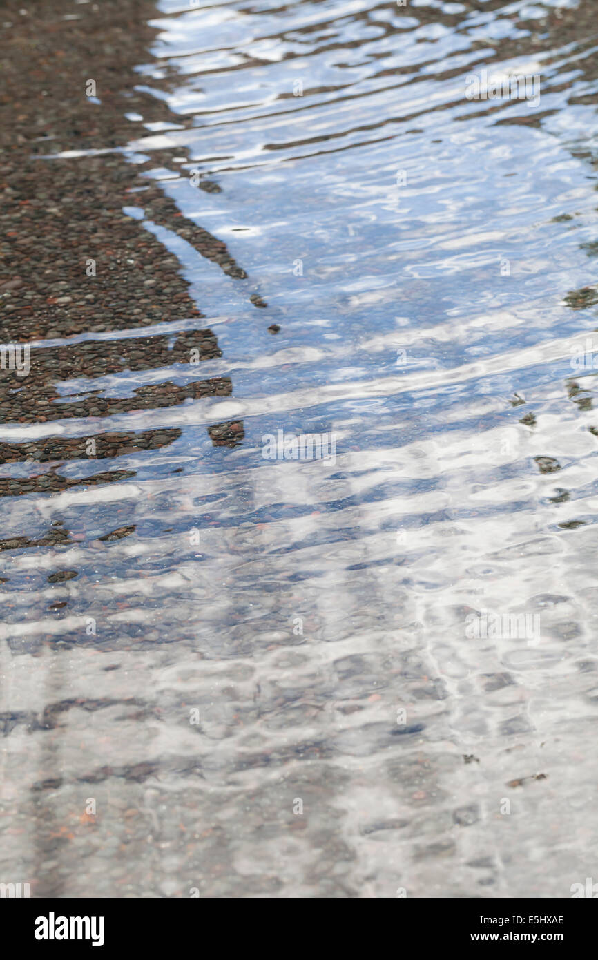 Water ripples circles hi-res stock photography and images - Alamy