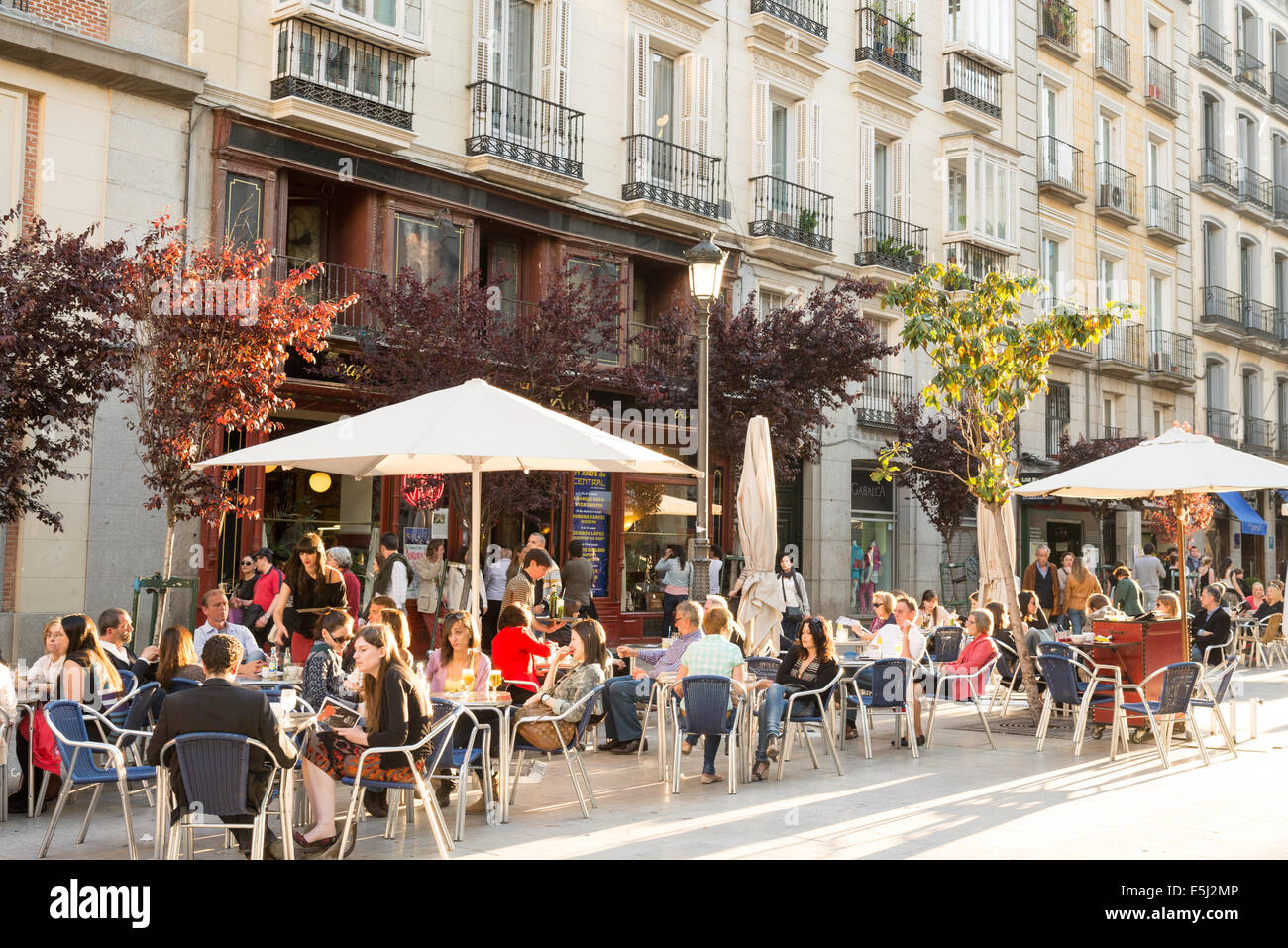 Outdoor bars on Plaza Angel, Madrid, Spain Stock Photo - Alamy