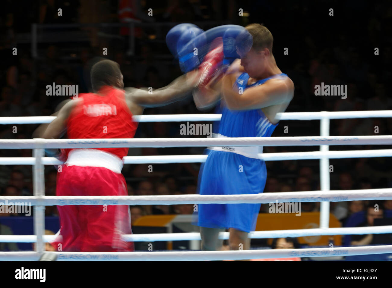 Mens heavy boxing hi-res stock photography and images - Alamy