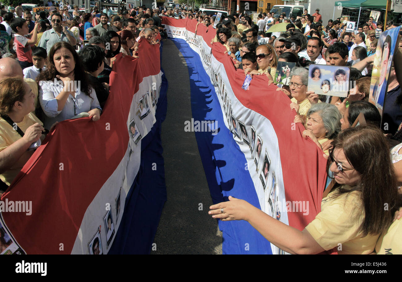 Asuncion, Paraguay. 1st Aug, 2014. Family members take part in a ...