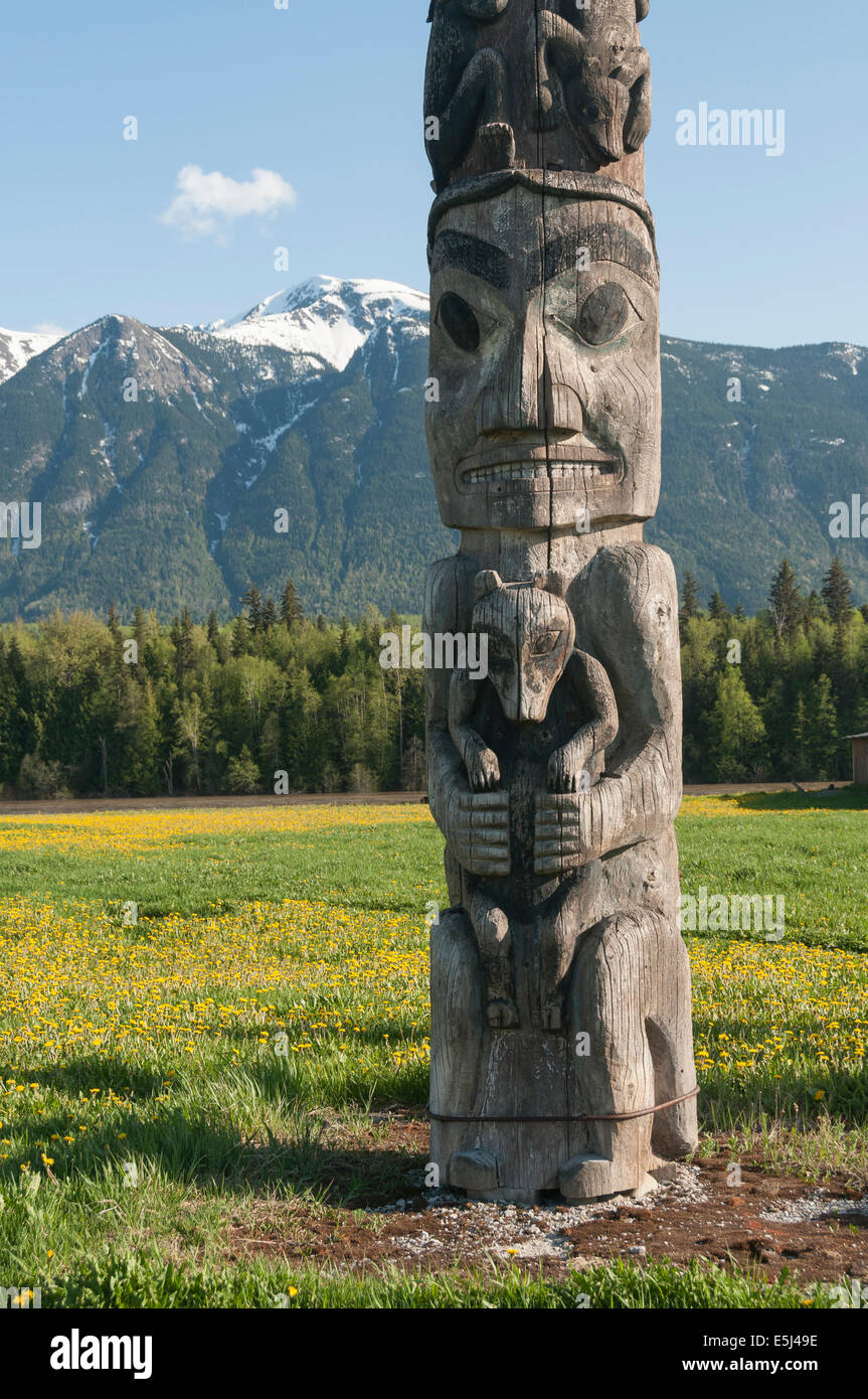Canada totem gitwangak hi-res stock photography and images - Alamy