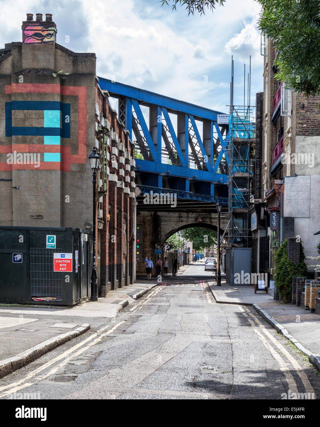 Blue railway bridge hi-res stock photography and images - Alamy