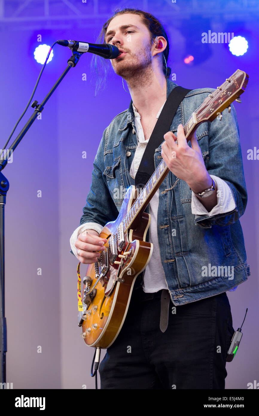 Chicago, Illinois, USA. 5th Jan, 2012. ANDREW HOZIER-BYRNE of the band ...