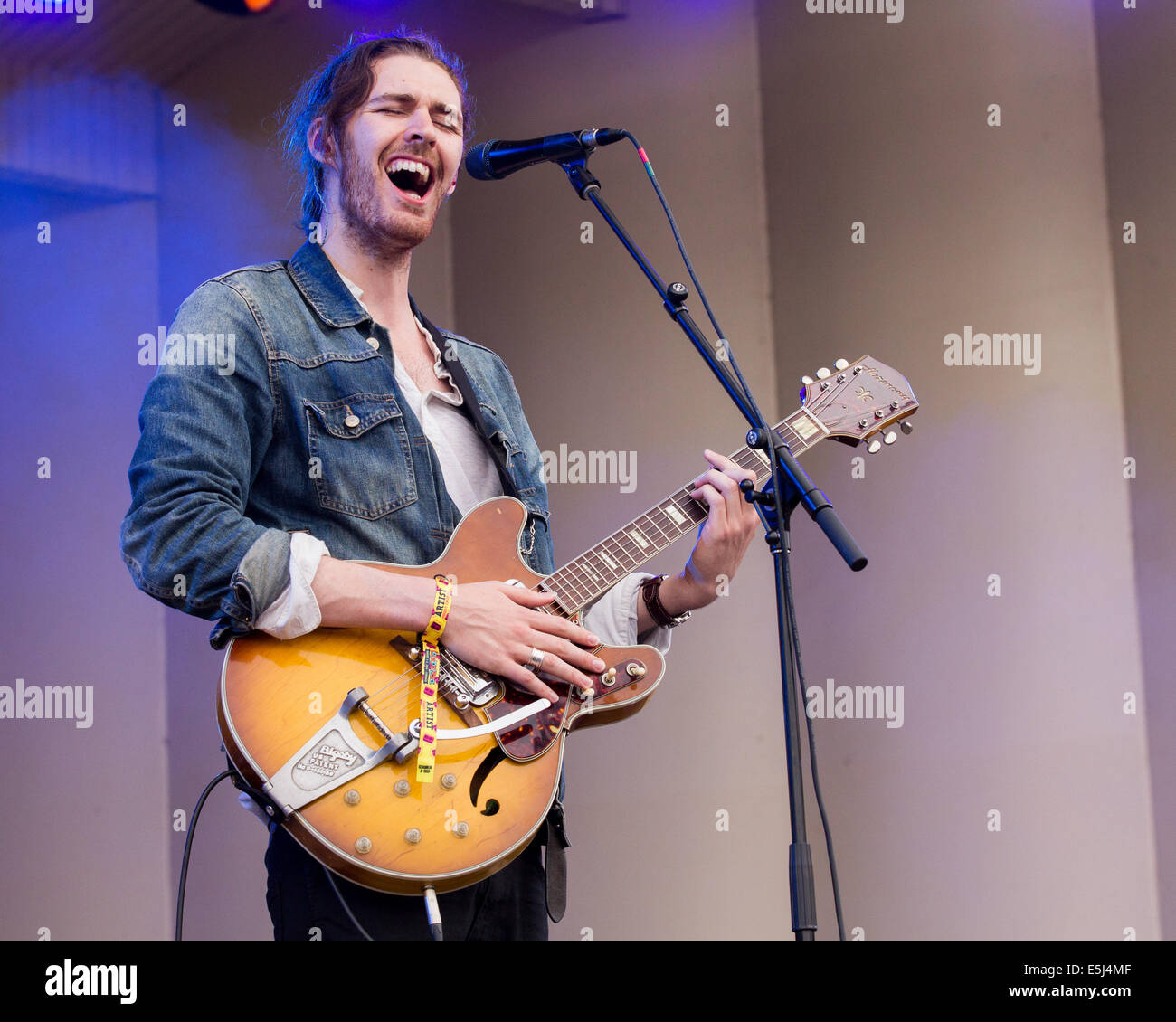 Chicago, Illinois, USA. 5th Jan, 2012. ANDREW HOZIER-BYRNE of the band ...