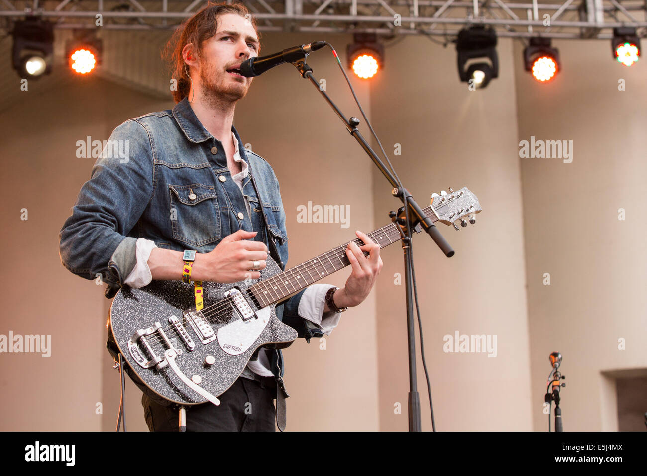 Chicago, Illinois, USA. 5th Jan, 2012. ANDREW HOZIER-BYRNE of the band ...
