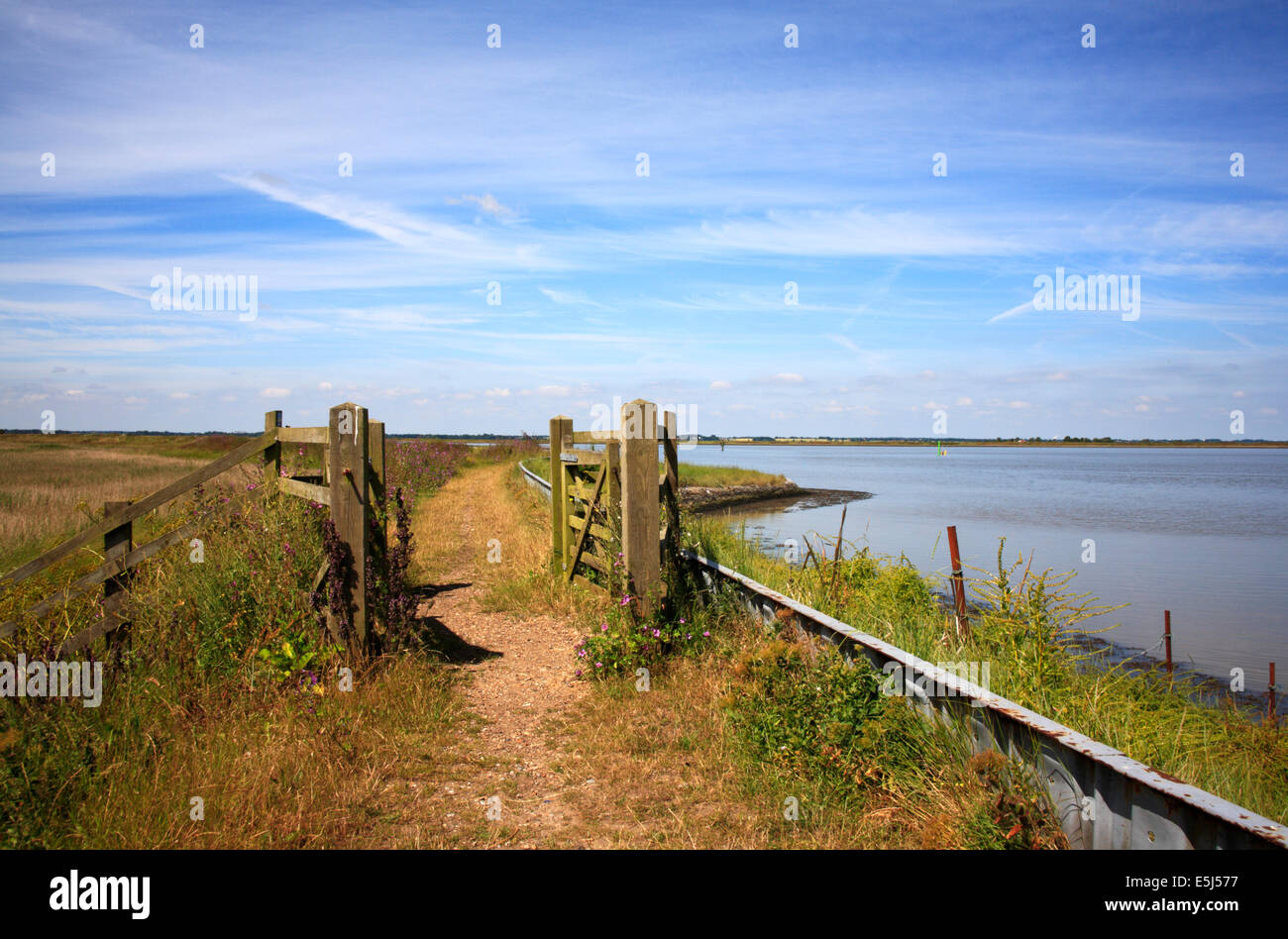 A view of the Angles Way long distance footpath running by Breydon ...