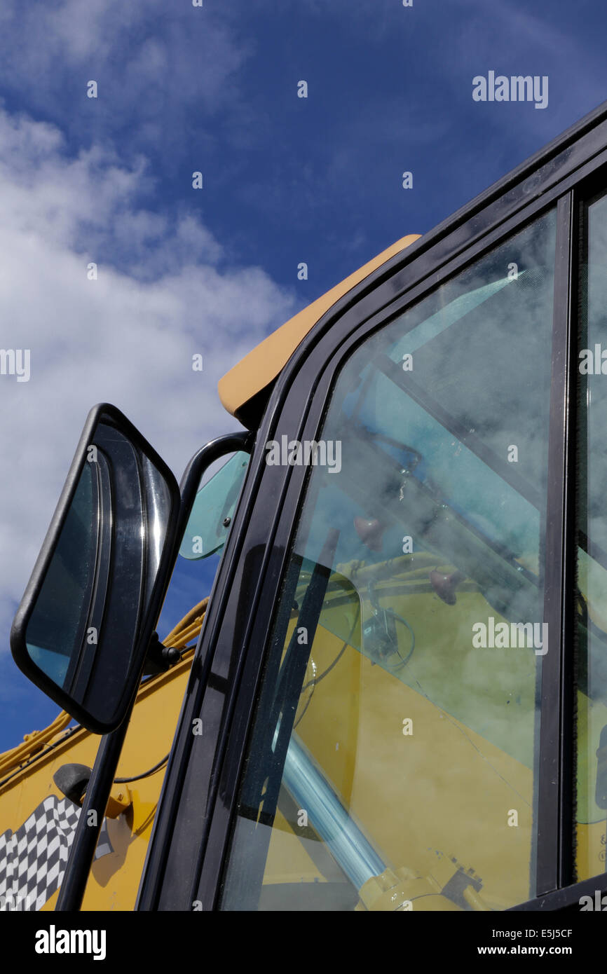 Excavator challenge construction hi-res stock photography and images ...