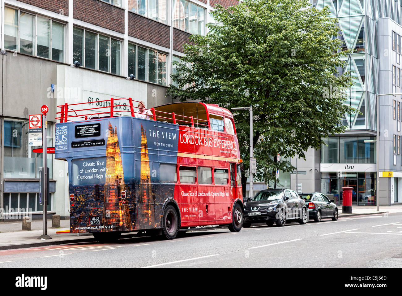 London bus stop advertising hi-res stock photography and images - Alamy