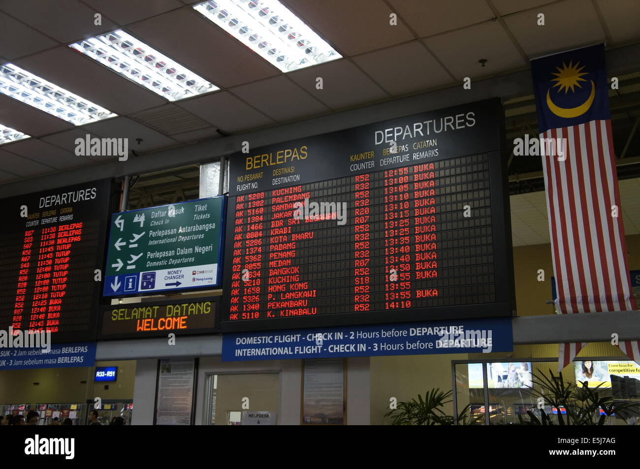 flight arrival and departure information board Stock Photo - Alamy