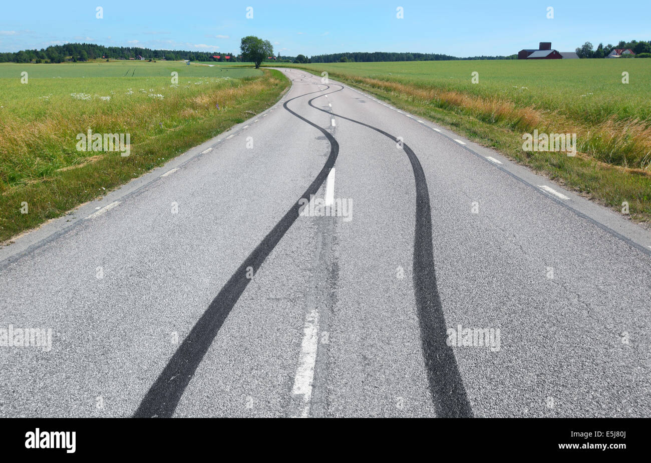 Car tire asphalt hi-res stock photography and images - Alamy