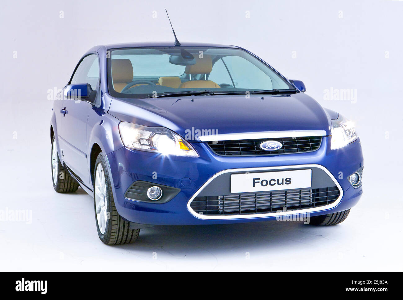 Car front view uk ford focus hi-res stock photography and images - Alamy