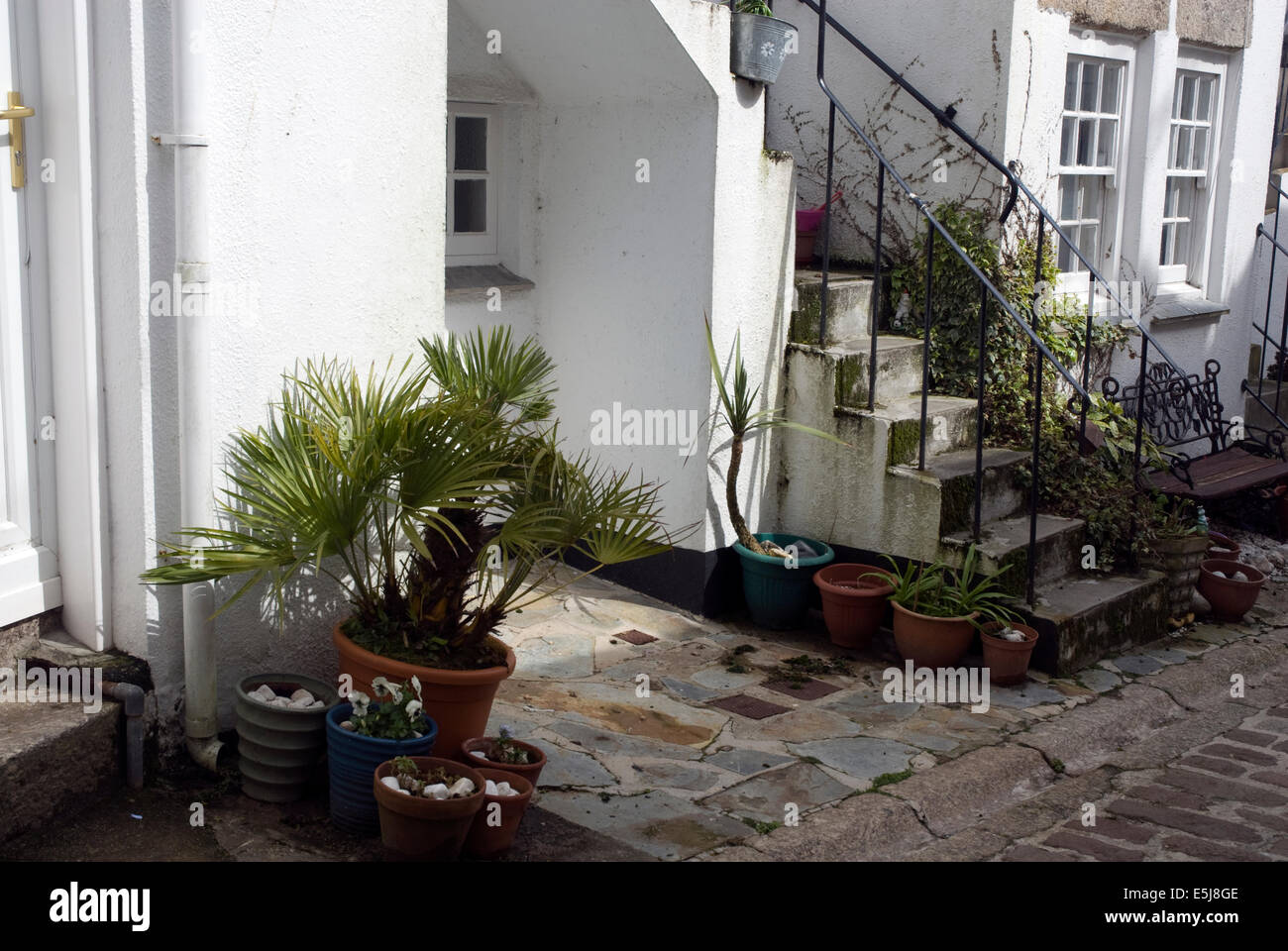 Cornish cottage front door hi-res stock photography and images - Alamy