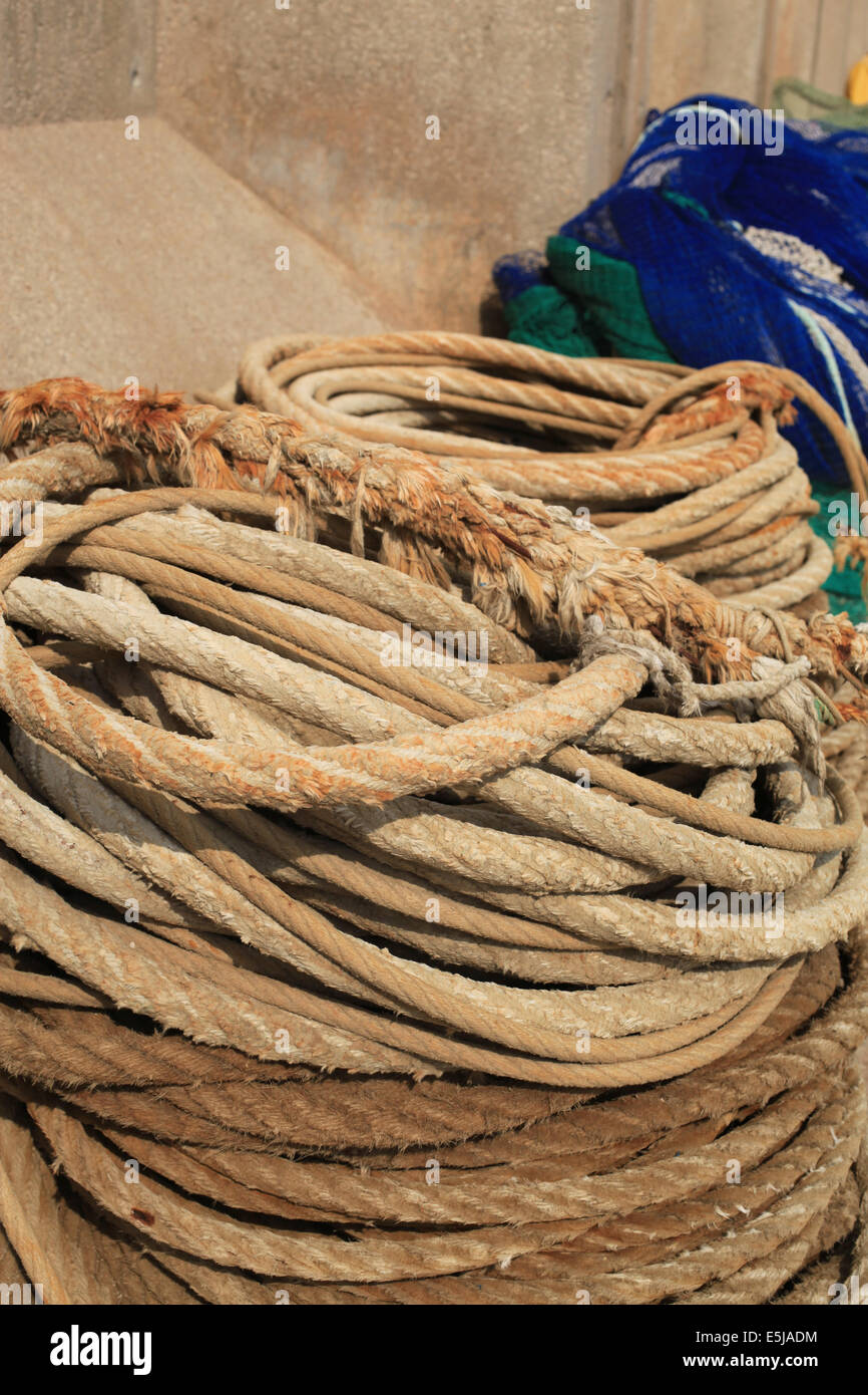 Rope coiled old brown coils hi-res stock photography and images - Alamy