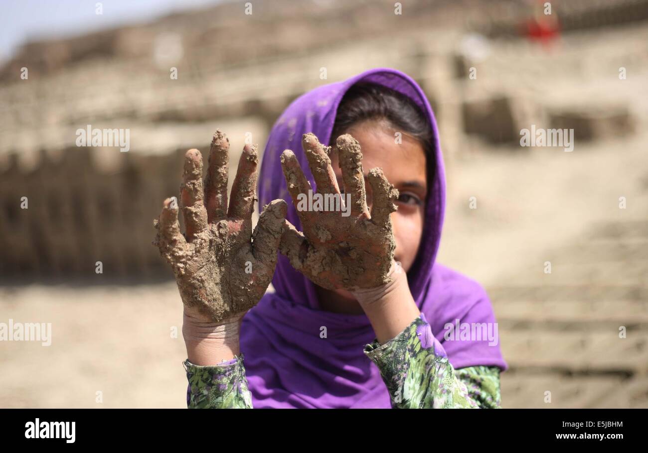 Kabul, Afghanistan. 2nd Aug, 2014. An Afghan girl shows her hands at a ...