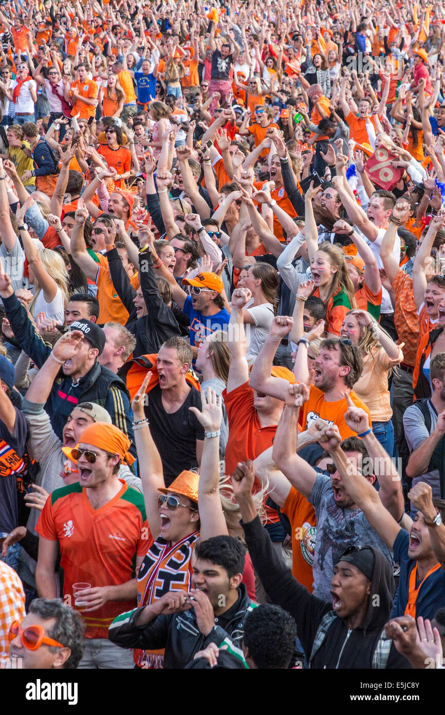 Celebration goal football colour crowd hi-res stock photography and ...