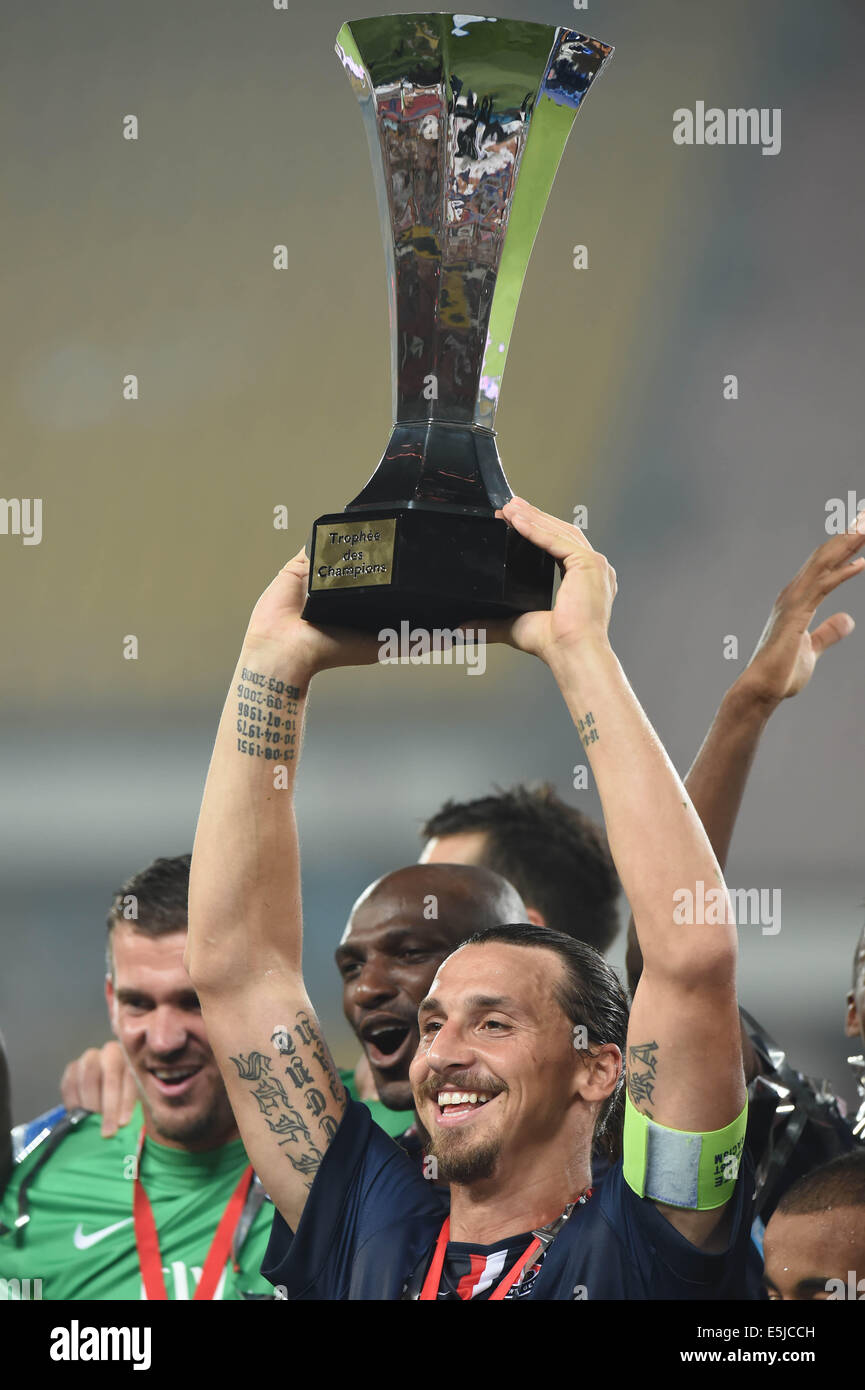 Zlatan ibrahimovic trophy hi-res stock photography and images - Alamy