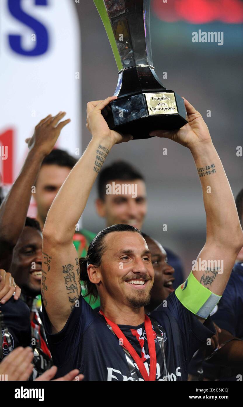 Zlatan ibrahimovic trophy hi-res stock photography and images - Alamy
