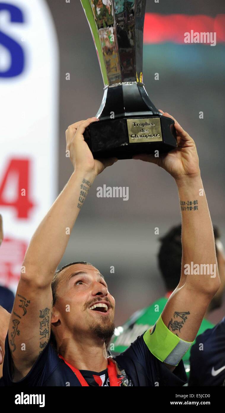 Zlatan ibrahimovic trophy hi-res stock photography and images - Alamy