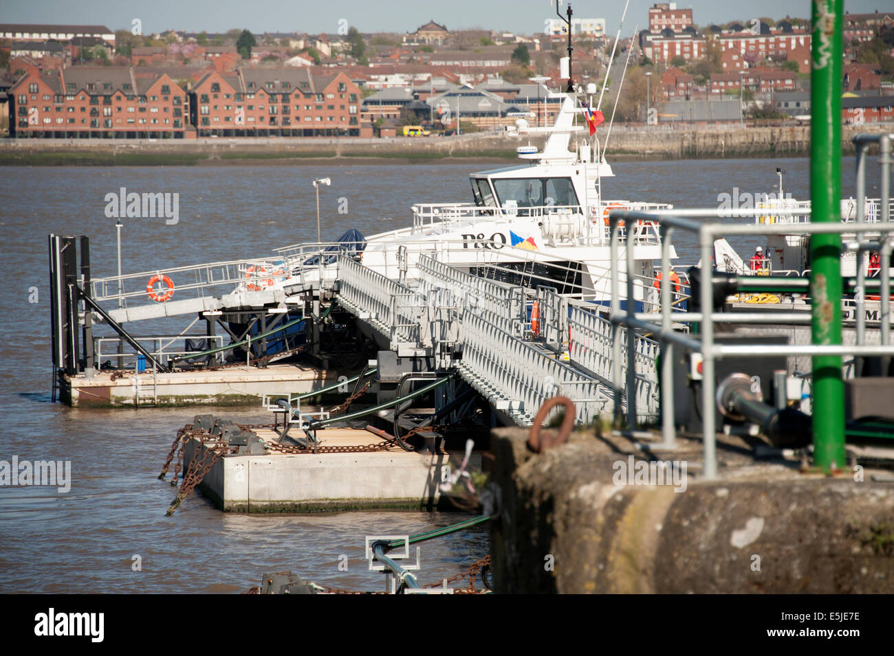 Docking jetty hi-res stock photography and images - Alamy