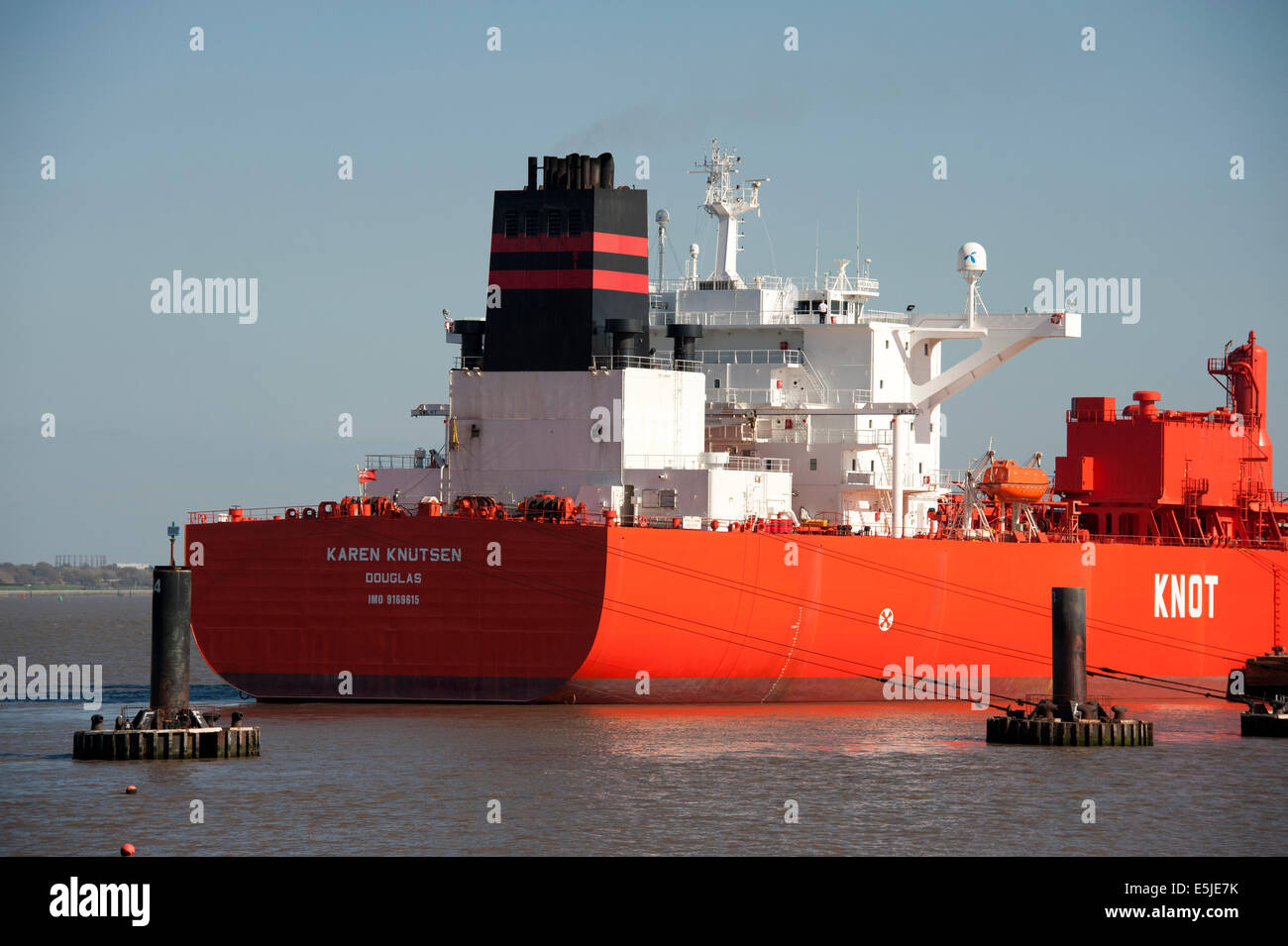 Oil Tanker Huge Unloading Cargo Oil Refinery Stock Photo - Alamy