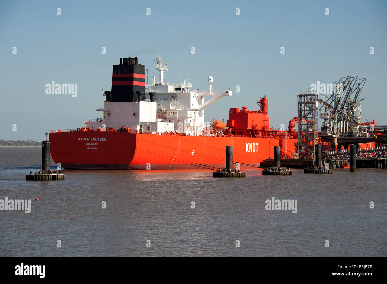 Oil Tanker Huge Unloading Cargo Oil Refinery Stock Photo - Alamy