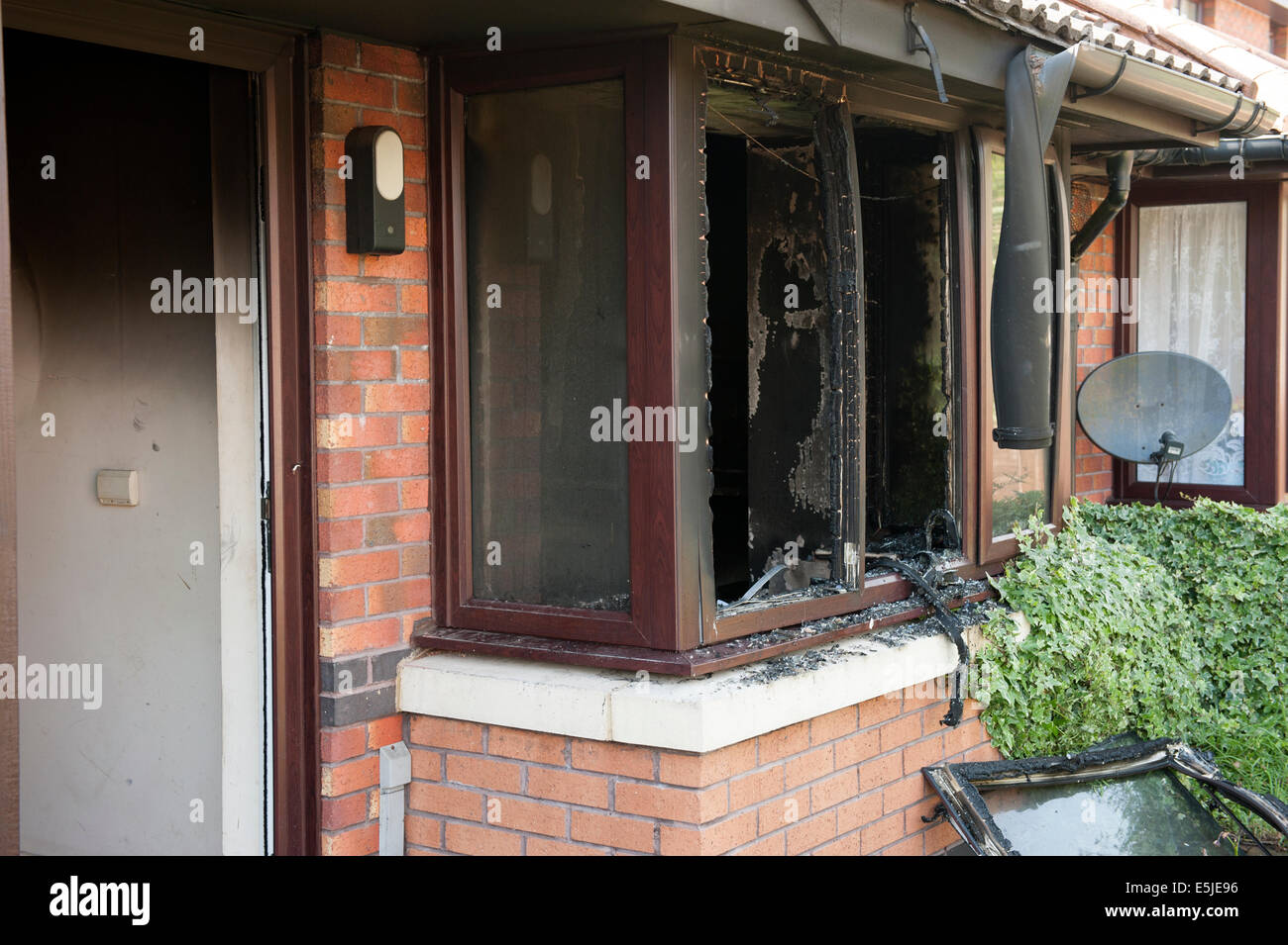 Severe house fire lounge window burnt Rescue Melt Stock Photo - Alamy
