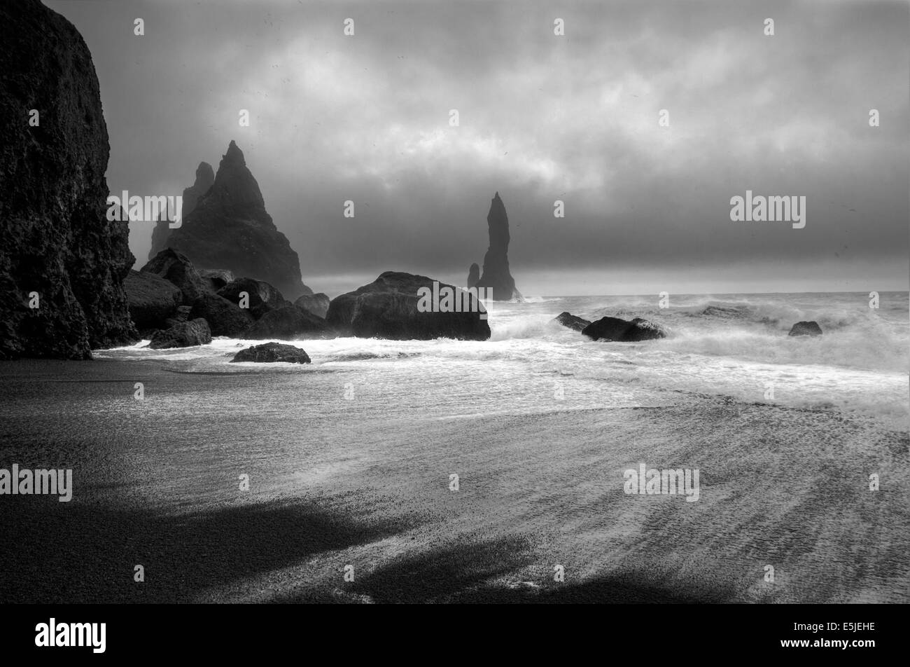 Reynisdrangar rock formations on Reynisfjara Beach Stock Photo - Alamy