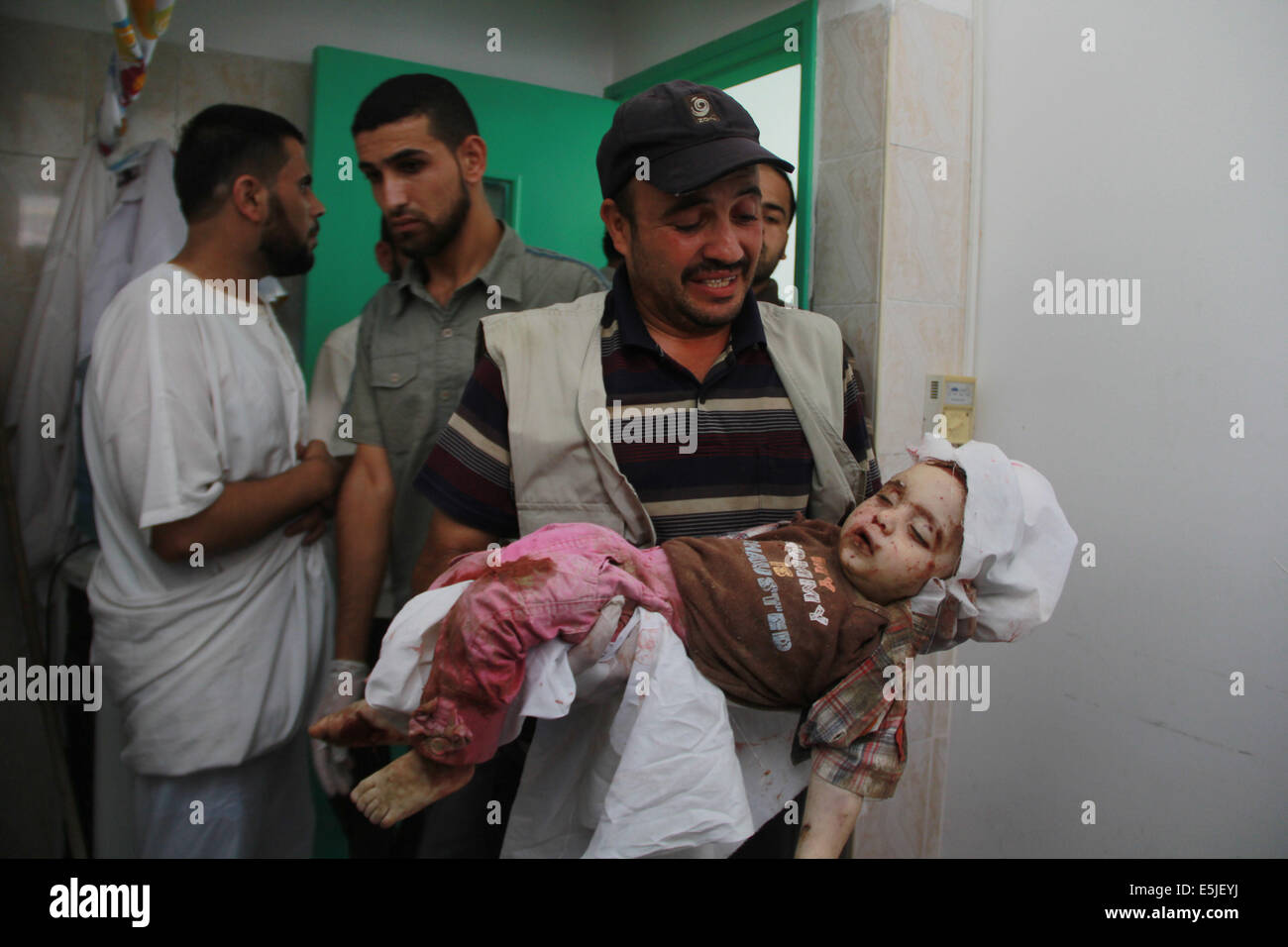 Gaza, Gaza Strip city of Rafah. 2nd Aug, 2014. A relative shows the ...
