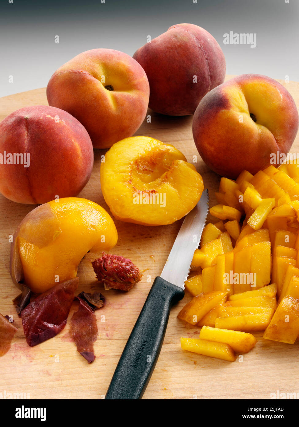 Peeling peaches hi-res stock photography and images - Alamy